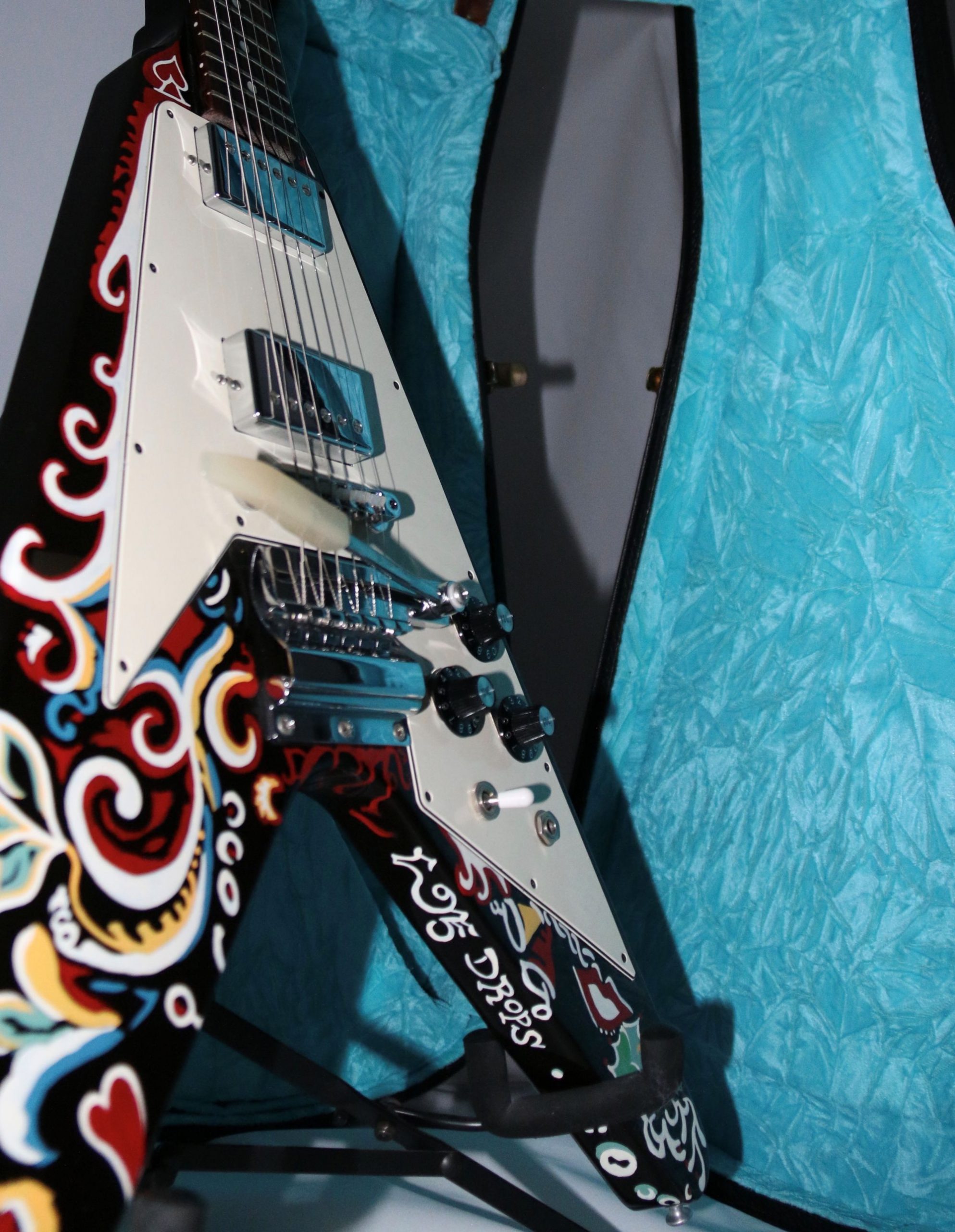 2006 Jimi Hendrix Gibson Custom Shop Hand Painted Flying V guitar ...