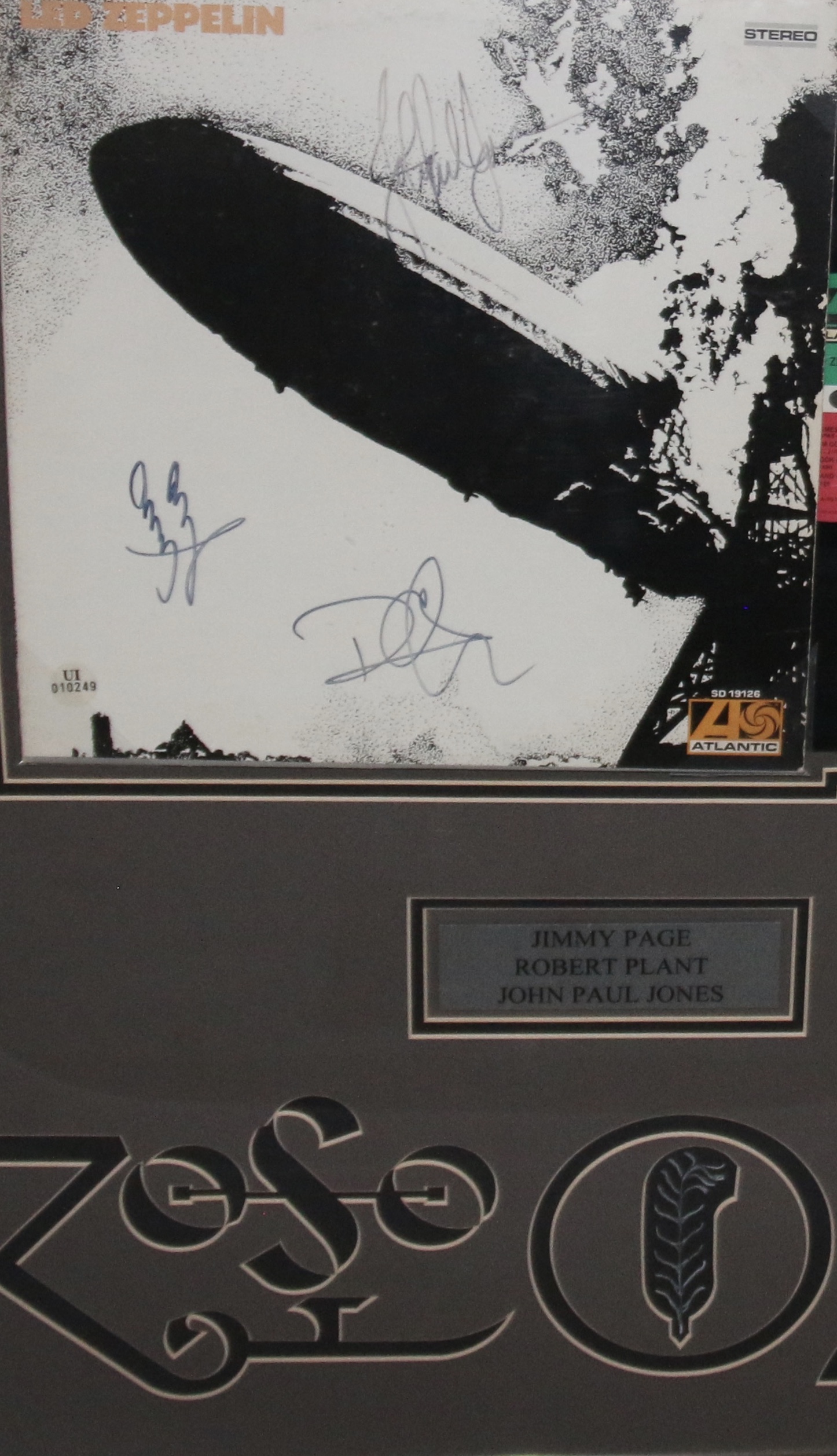 Led Zeppelin Eponymous Debut Album 1969 hand signed by Robert Plant ...